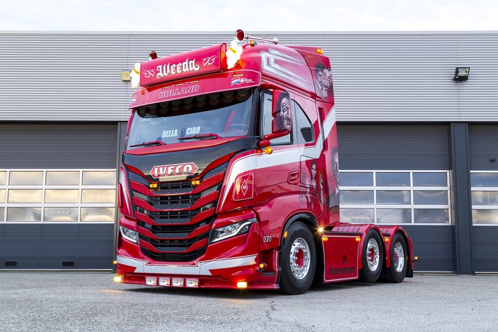 Iveco S-WAY ”La Casa de Papel” pentru Weeda - Cargo & Bus